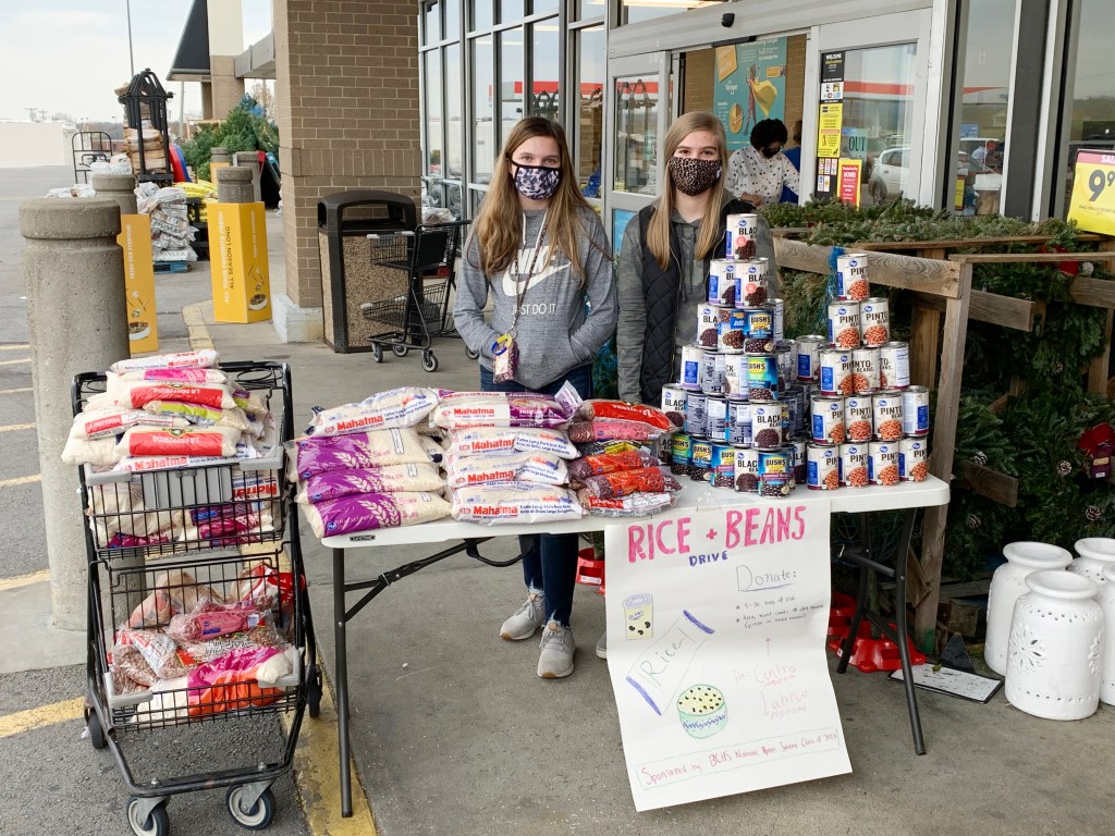 Students collect food for the needy | The Advocate-Messenger